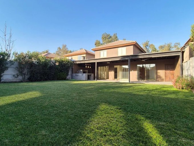 Casa en Arriendo en Colina, condominio remanso de chicureo