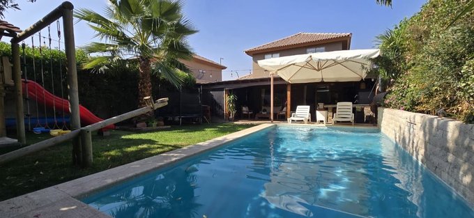 Casa en Arriendo en Colina, Propiedad en excelente estado y piscina ...
